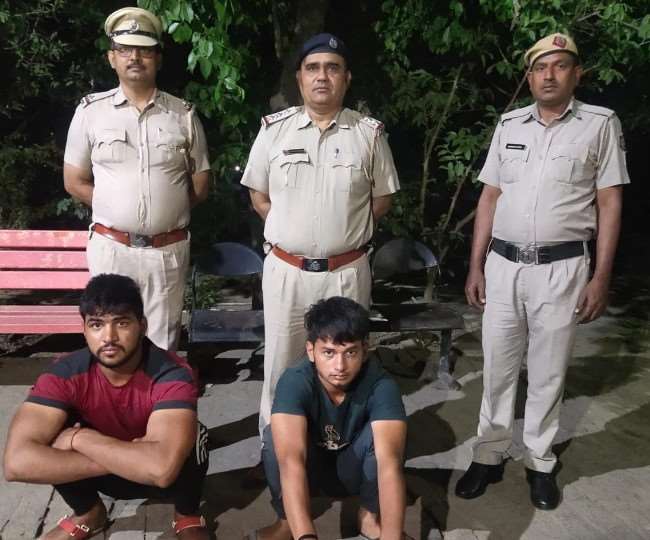 शौक पूरे करने के लिए चुराते थे बाइक, अब आरोपित चढ़े पुलिस के हत्थे ...