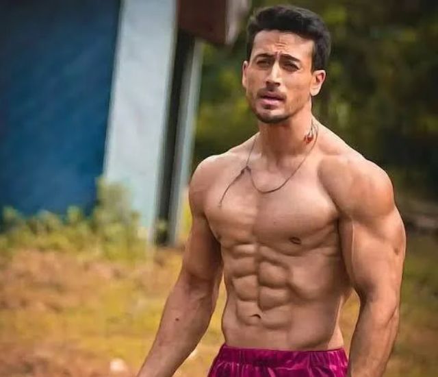 दो लाख में Tiger Shroff को जान से मारने की सुपारी ! मुंबई पुलिस के ...