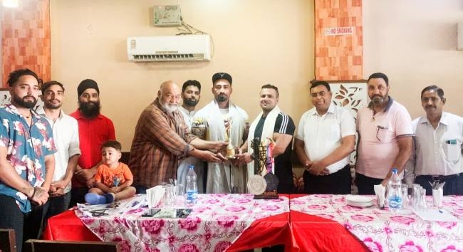 एलीट क्लासिक चैंपियनशिप में रजत पदक विजेता सोहन लाल सोनू को किया ...