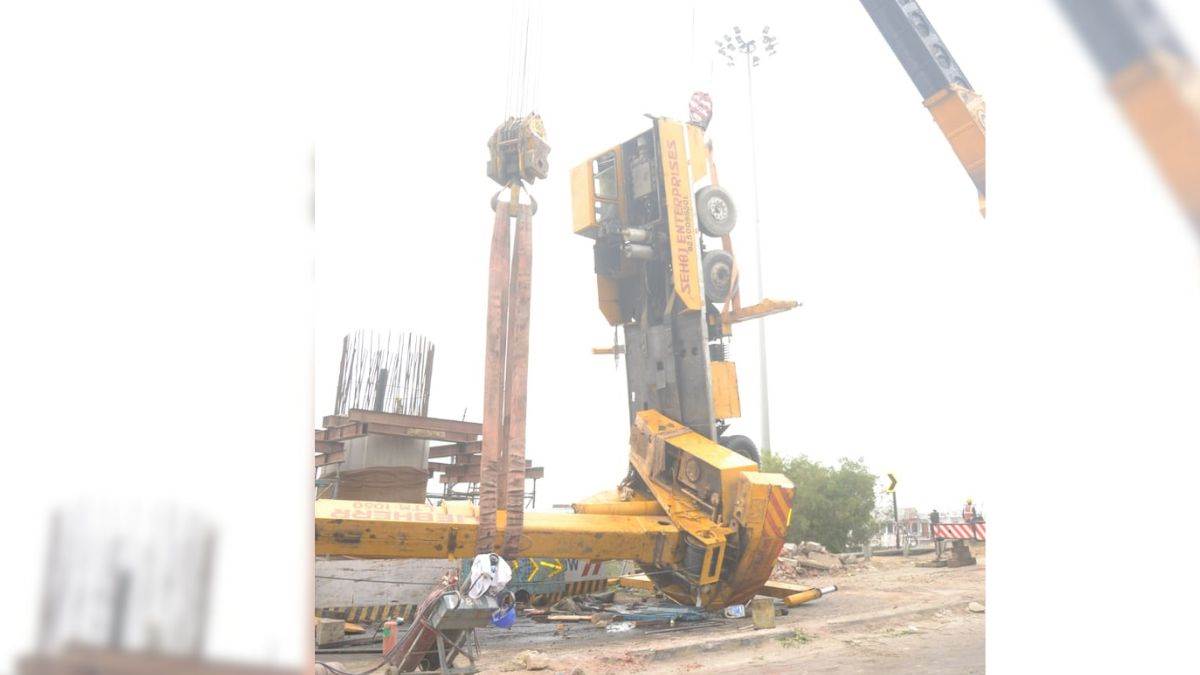 Meerut News: रैपिड रेल के दौरान पलटकर टूट गई क्रेन, लगा भीषण जाम; घंटों ...