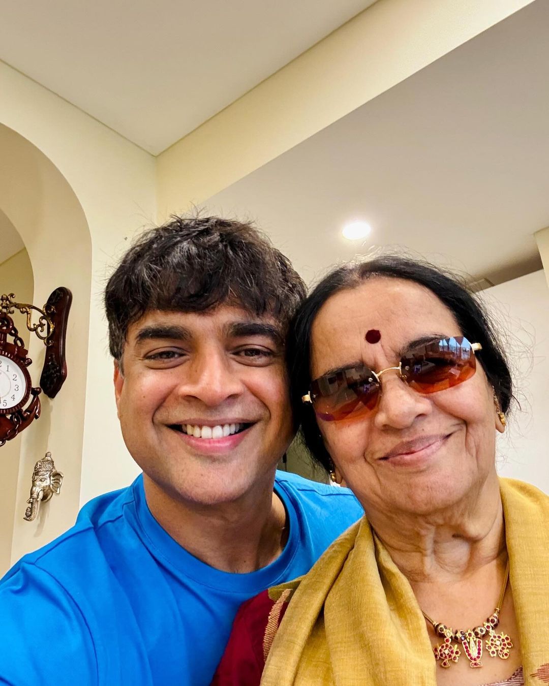 Instagram पर R Madhavan की मां का डेब्यू, आते ही बेटे को लगा दी डांट ...