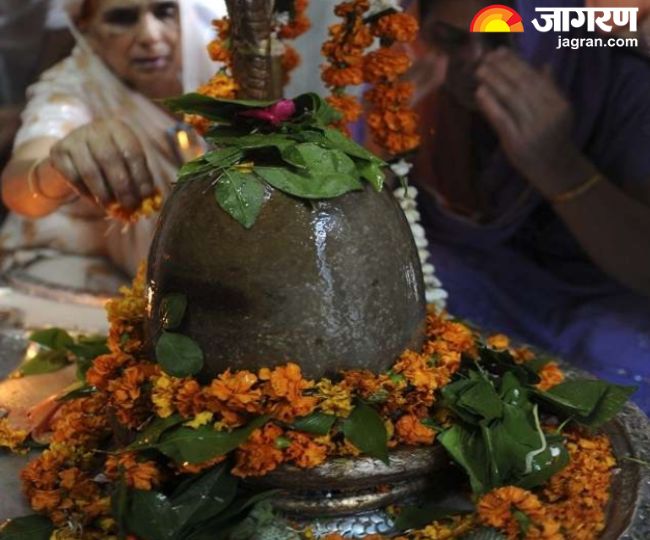 Shivling Puja: सोमवार को ऐसे करें शिवलिंग का अभिषेक, सभी संकटों से ...