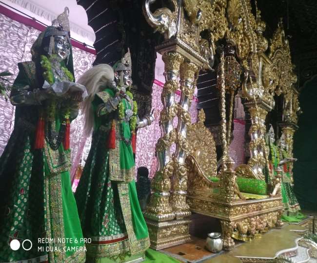 Hariyali Teej: आस्था की डोर से झोटे ले रहे ठा. बांकेबिहारी, भक्‍त नहीं ...