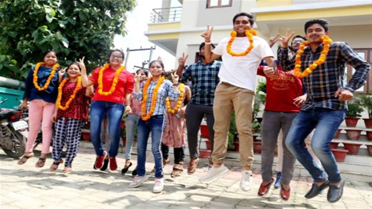 सीबीएसई : इंटर में डीएसएस स्कूल की कोमल बनीं जिला टापर - CBSE: Komal ...