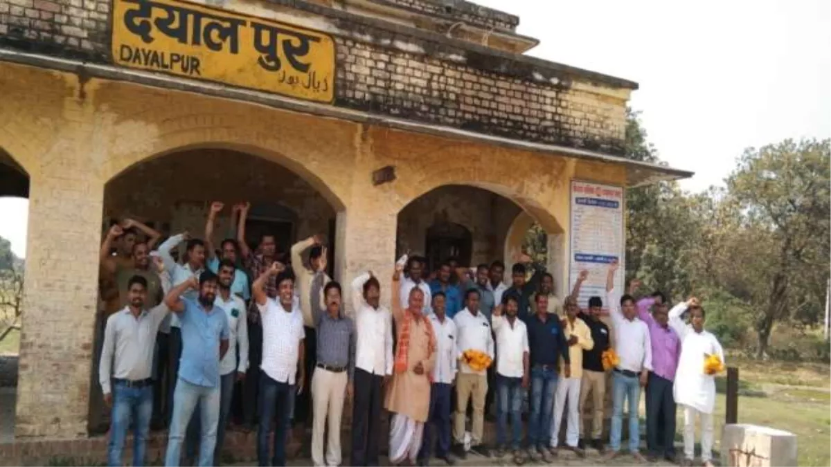 नहीं मिटने देंगे स्टेशन का नामोनिशां... दयालपुर स्टेशन पर कल 15 गांवों ...