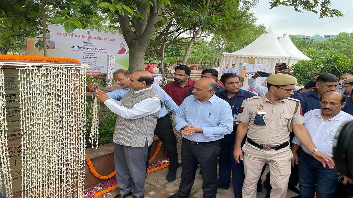 Delhi News: उपराज्यपाल वीके सक्सेना ने आजादी के अमृत महोत्सव पार्क का ...