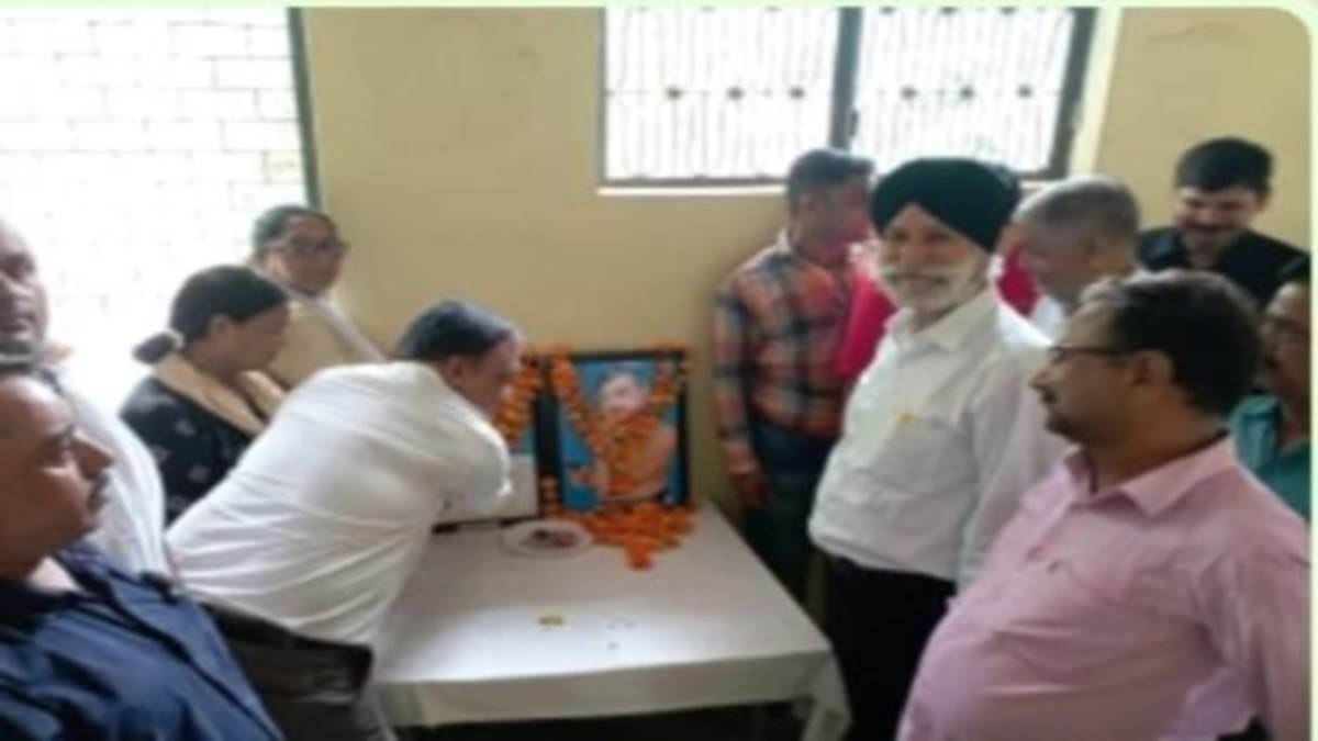 Aligarh News: मलखान सिंह जिला अस्पताल में स्वतंत्रता सेनानी बाल गंगाधर ...