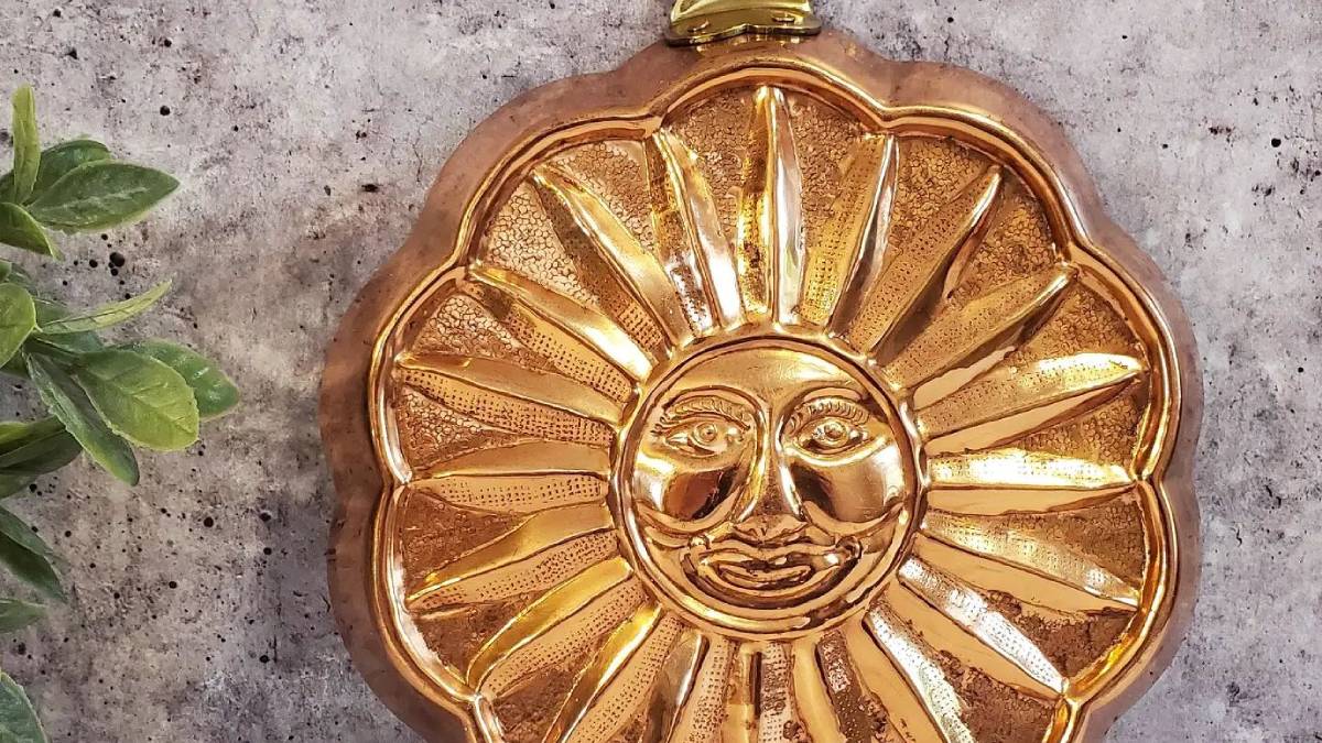 Vastu Tips For Copper Sun: घर की इस दिशा में लगाएं तांबे से बना सूर्य ...