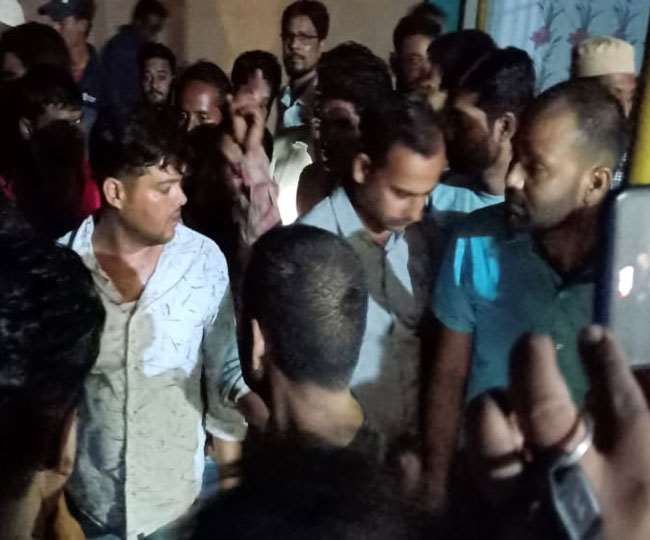 कोल व्यवसायी के घर गोली व बम से हमला, छोटा भाई घायल Latehar News ...