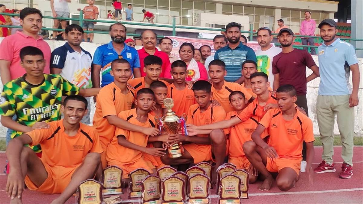 राज्य स्तरीय फुटबाल प्रतियोगिता की चैंपियन बनी मेजर ध्यान चंद स्पोर्ट्स कालेज सैफई - Major Dhyan ...