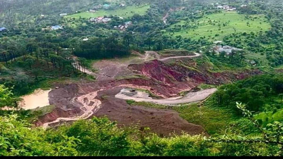 Kotropi Landslide: प्रशासन ने सरकार को भेजी ड्रोन सर्वे रिपोर्ट, फ्लाईओवर या बाईपास बनाने की ...