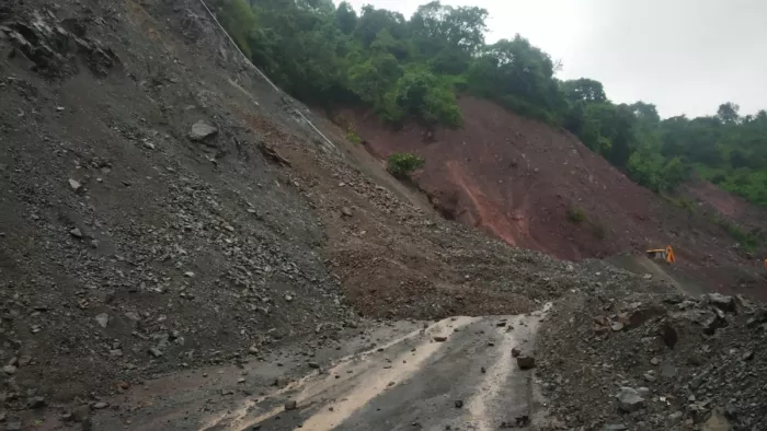 सोलन में भारी बारिश, चक्की मोड़ के पास हुआ भूस्खलन; चंडीगढ़-शिमला हाईवे ...
