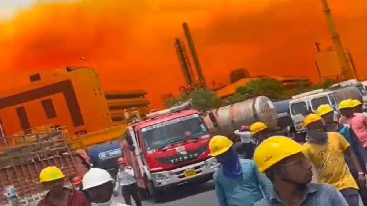 Gujarat Factory Gas Leak: केमिकल फैक्ट्री में बड़ा हादसा, जहरीली गैस ...