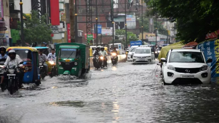 Rain in Varanasi: बनारस में झूम के बरसे बादल, ढाई घंटे में 42 मिमी ...