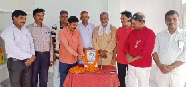 नवजागरण के अग्रदूत और युग प्रहरी साहित्यकार थे राष्ट्रकवि दिनकर ...