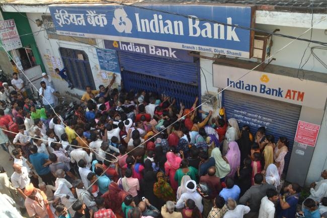 आधार कार्ड बनवाने को लड़नी पड़ रही जंग - people worried about aadhar ...