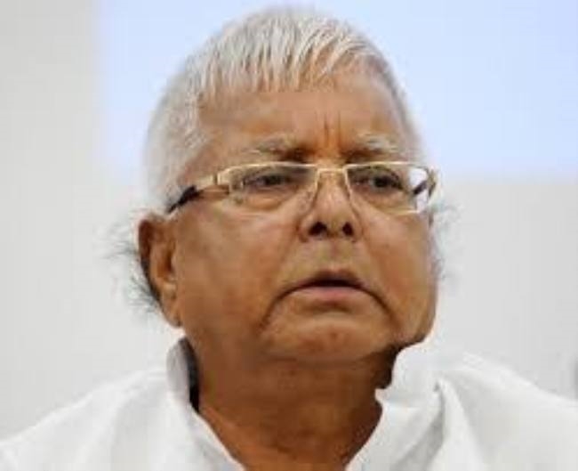 तीन मजिस्ट्रेट एक डीएसपी और 43 जवान फिर भी समर्थकों से बातें कर रहे लालू