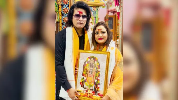 बॉलीवुड अभिनेता मुकेश जे भारती और निर्माता मंजू भारती अयोध्या पहुंचें ...