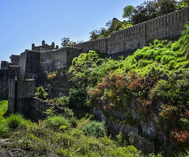 गौरवशाली इतिहास का साक्षी है चुनार का किला, जहां लिखी गई थी मशहूर ...