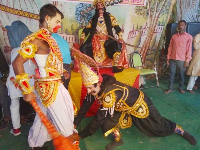 अंगद ने पैर जमाकर रावण-मेघनाथ को ललकारा - Angad challenged Ravana and ...