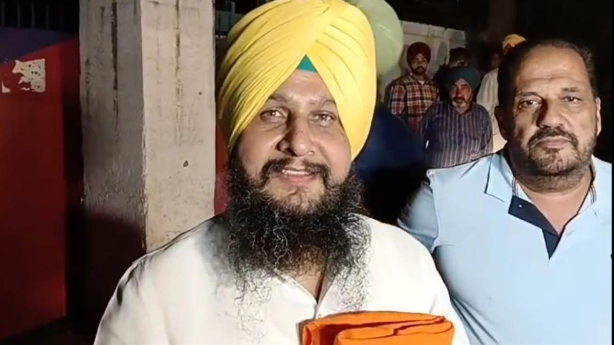 पंजाब सरकार को हाईकोर्ट की फटकार, जेल से हाथ में गुटका साहिब लिए बाहर ...