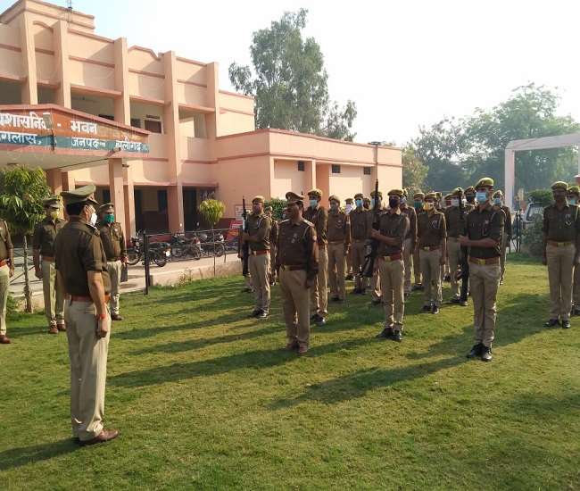 पुलिस ध्वज से पुलिस कर्मियों में नई ऊर्जा का होता है संचार Aligarh news ...