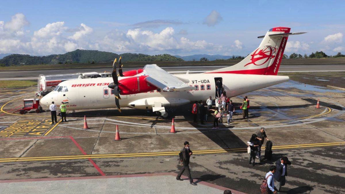 Alliance Air Flight Canceled: तकनीकी गड़बड़ी के कारण गोरखपुर से दिल्ली ...