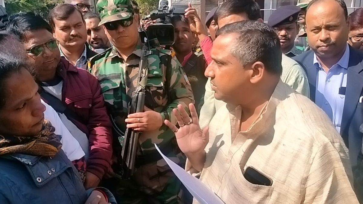 Jharkhand News: बन्ना गुप्ता से NHM कर्मियों ने नियमित करने की मांग को ...