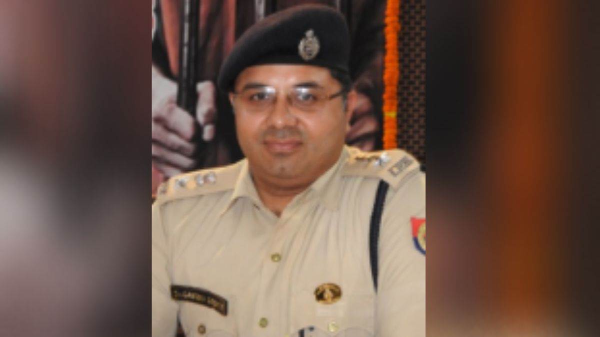गोरखपुर में एसएसपी की बड़ी कार्रवाई, 10 थानेदारों के कार्यक्षेत्र में ...