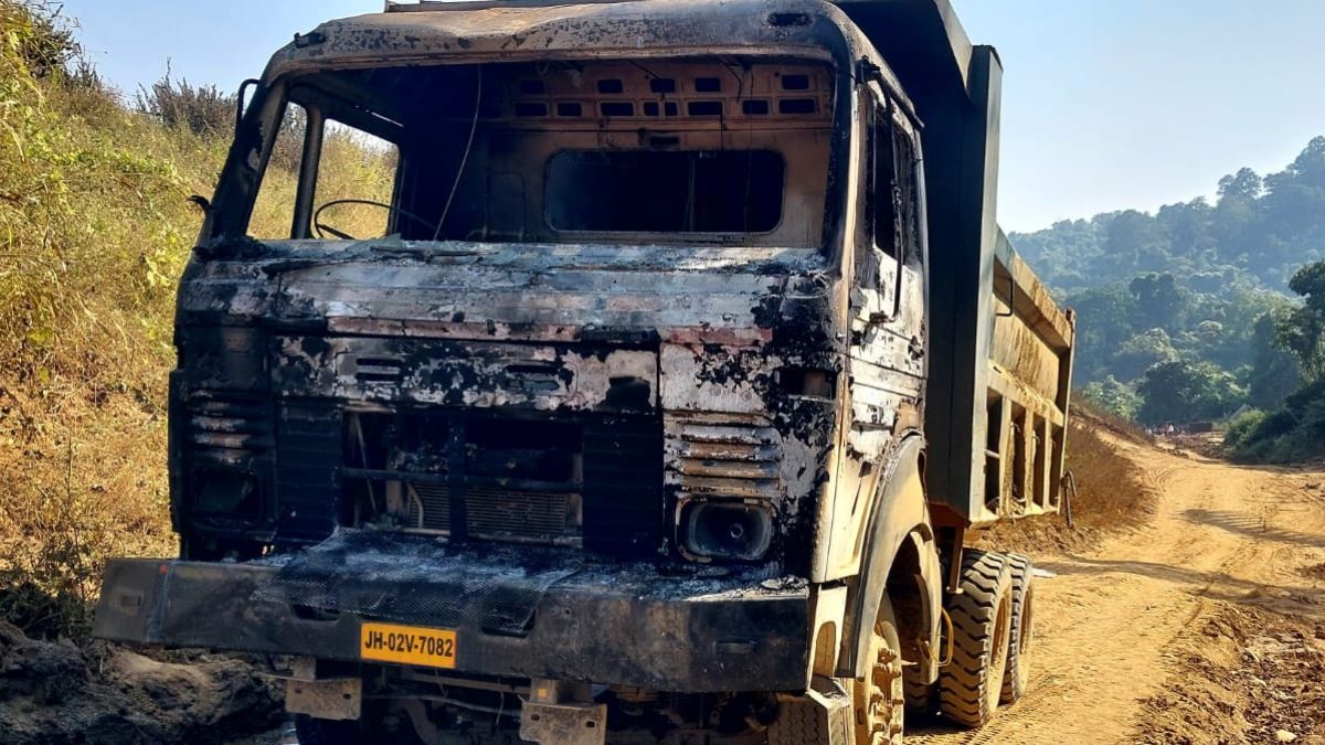 Latehar News: लातेहार में रेल ट्रैक निर्माण कंपनी पर नक्सली हमले के बाद ...