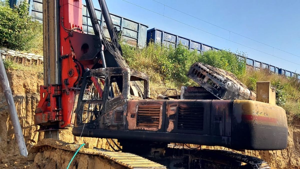 Latehar News: लातेहार में रेल ट्रैक निर्माण कंपनी पर नक्सली हमले के बाद ...