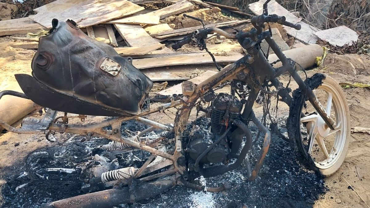 Latehar News: लातेहार में रेल ट्रैक निर्माण कंपनी पर नक्सली हमले के बाद ...