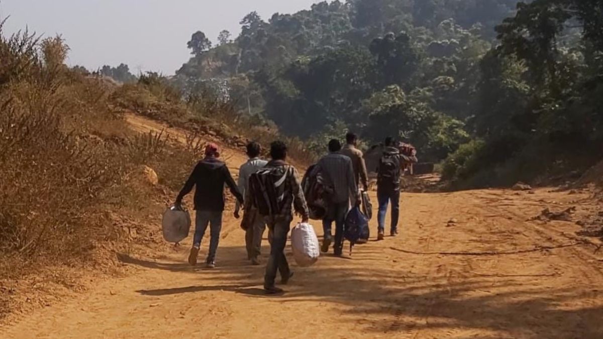 Latehar News: लातेहार में रेल ट्रैक निर्माण कंपनी पर नक्सली हमले के बाद ...