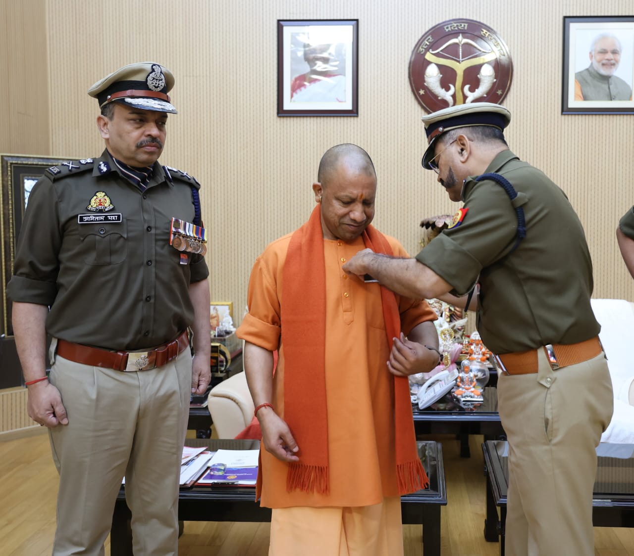 यूपी में मतगणना के बीच DGP प्रशांत कुमार से क्यों मिले सीएम योगी ...