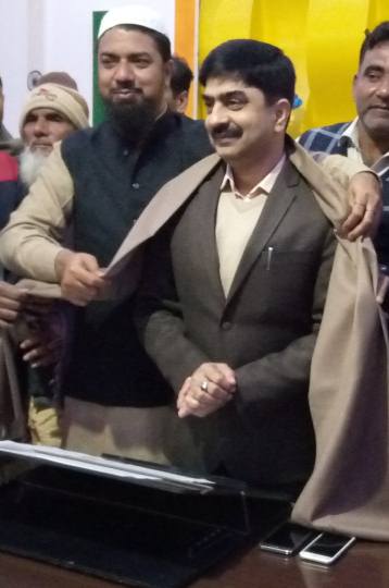 चेयरमैन ने डीएम को किया सम्मानित