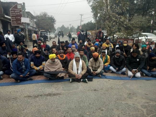 दिल्ली कूच के एलान पर गदरपुर में किसानों को मनाने में जुटा प्रशासन ...