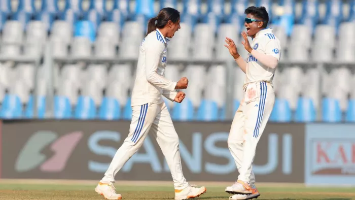 INDW vs AUSW: ताहलिया मैक्ग्रा के अर्धशतक के बावजूद ऑस्ट्रेलिया के ...