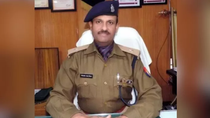 IPS Transfer: बाराबंकी के SP चिरंजीव नाथ हाथरस के एसपी, निपुण अग्रवाल के एक वर्ष के कार्यकाल में ...