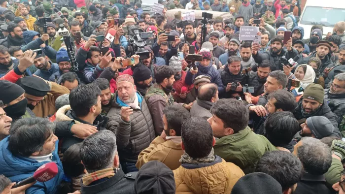 'आरक्षण नीति मंजूर नहीं...', NC सांसद ने अपनी ही सरकार के खिलाफ खोला ...