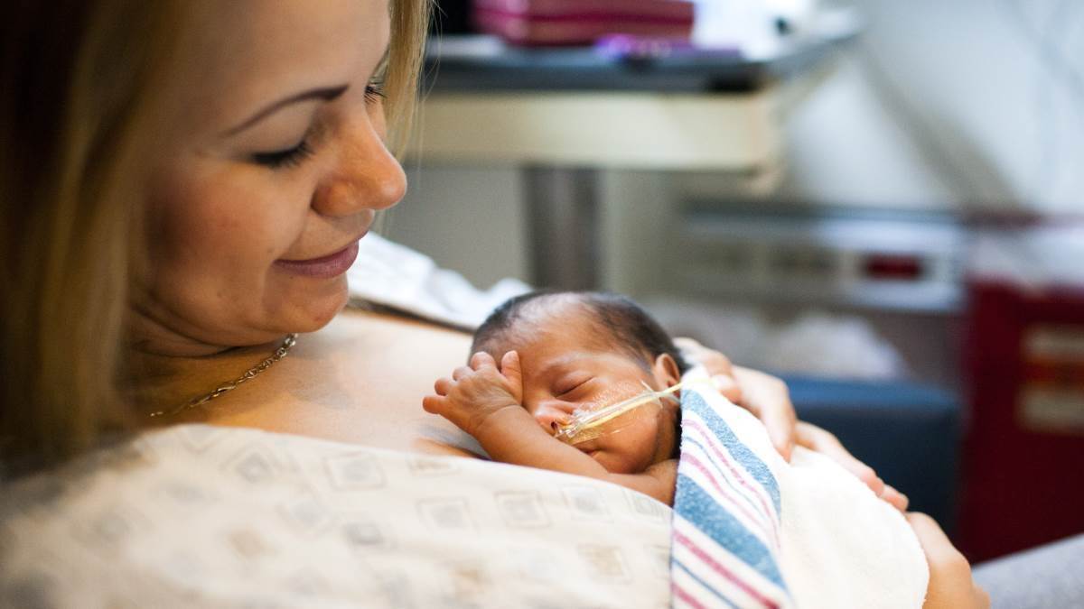 Kangaroo Care: जानें, क्या है 'कंगारू केयर' और कैसे मां और नवजात शिशु ...