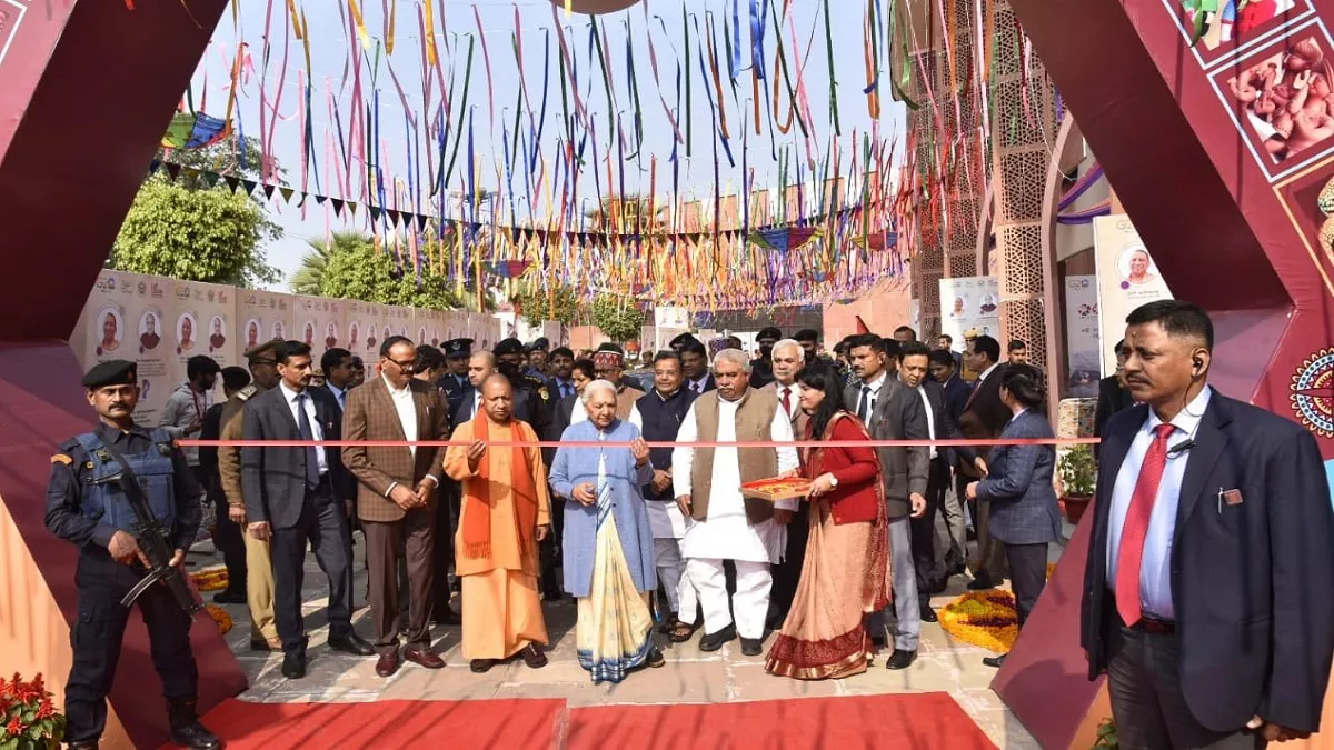 UP Diwas: सीएम योगी आद‍ित्‍यनाथ बोले- यूपी के लिए पीएम मोदी के सपनों को ...