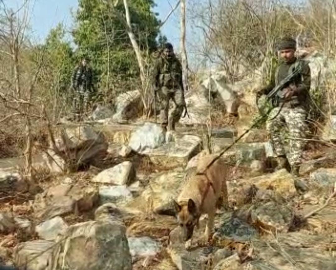 Munger: हार्डकोर नक्सलियों की तलाश में CRPF व पुलिस का ऑपरेशन SADO, 22 ...