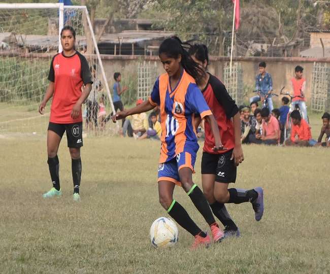 First Bihar State Women's Football Club League: सिवान व मोतिहारी के बीच ...