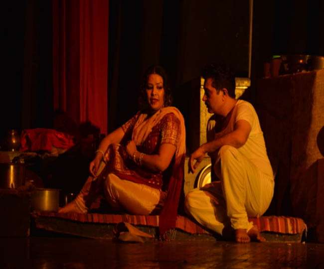 Jammu: दांपत्य जीवन की गोपनीय नैतिकता का पर्दाफाश करता दिखा नाटक सखाराम ...