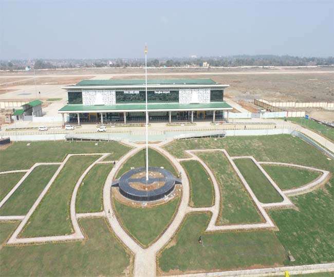 देवघर एयरपोर्ट पर पायलट की दी जाएगी ट्रेनिंग : मंत्री - Aircraft flying ...