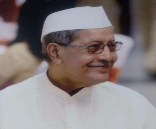 हैलो शर्मा जी! नमस्कार, मैं नरेंद्र मोदी.. आप के यहां की बाल म‍िठाई याद ...