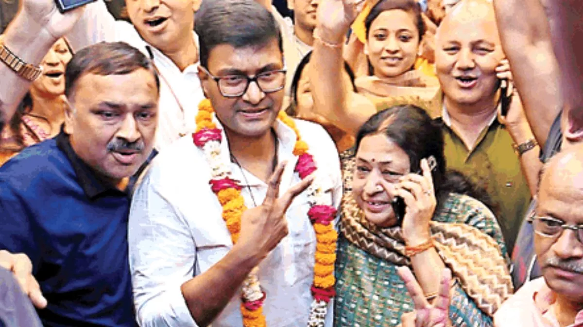 अलीगढ़ में BJP ने उद्योगपति प्रशांत सिंघल को बनाया मेयर प्रत्याशी, किन ... अलीगढ़ में BJP ने उद्योगपति प्रशांत सिंघल को बनाया मेयर प्रत्याशी, किन ...