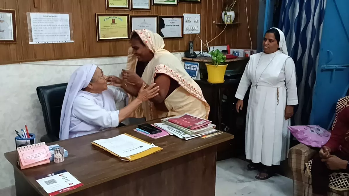 नौ साल बाद परिजनों से मिली बिहार की लक्ष्मी, उदयपुर के आशाधाम की देखरेख ...