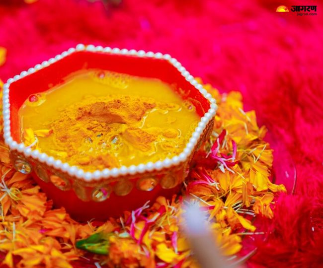 Haldi ki Rasam: शादी से पहले दूल्हा और दुल्हन को क्यों लगाई जाती है ...