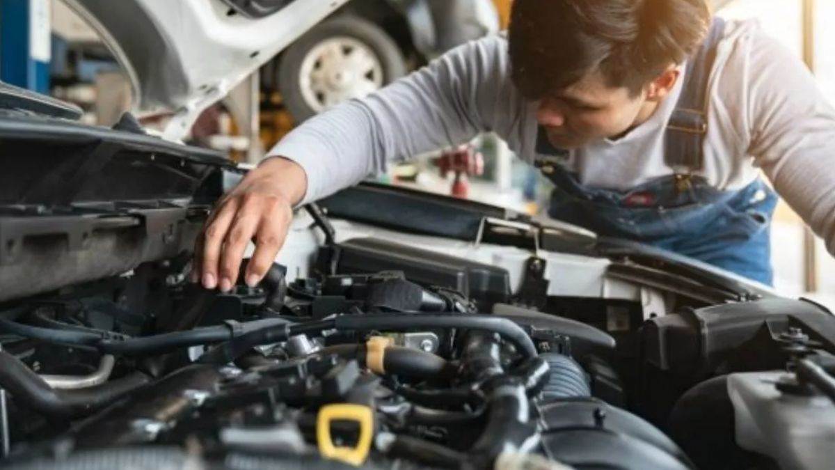 लोकल मैकेनिक से सर्विसिंग के दौरान रखें इन बातों का ख्याल, लग सकती है हजारों रुपये की चपत - car ...